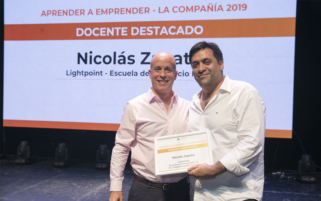 Nicolás Zapata, nominado como mejor profesor del año en las Américas ...