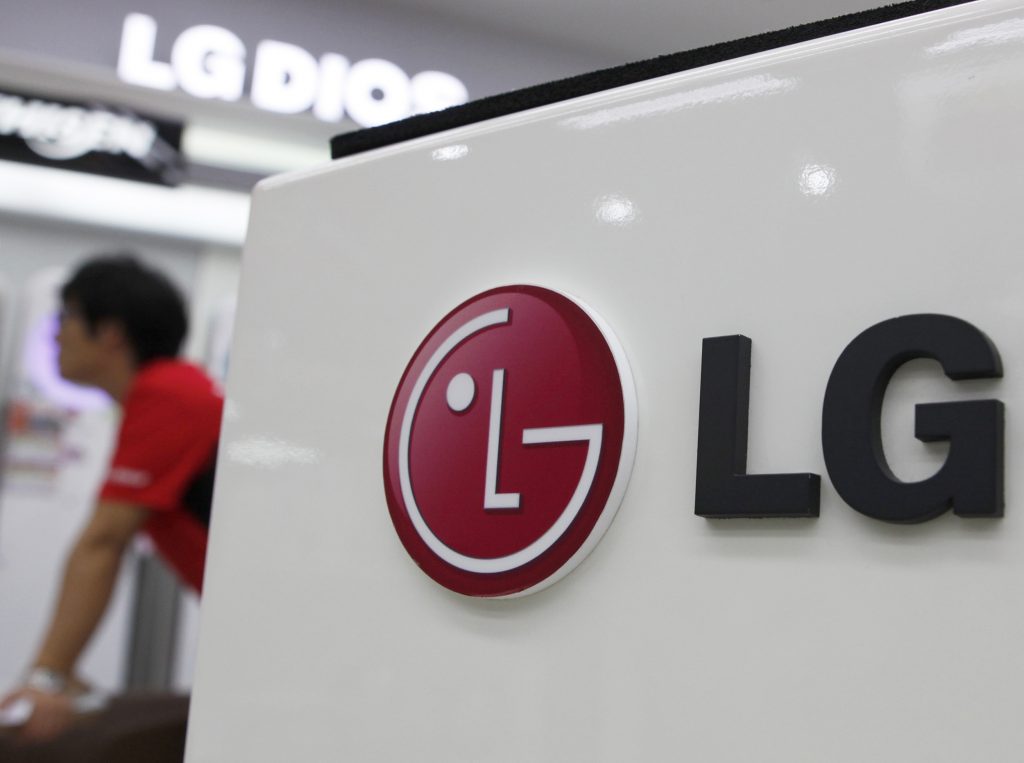 LG y NET-A-PORTER lanzan una colección de ropa sustentable - PRESENTE RSE